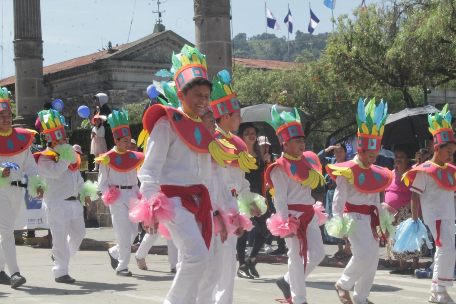 IMÁGENES: Así se vivió el desfile inaugural de Xelafer 2023