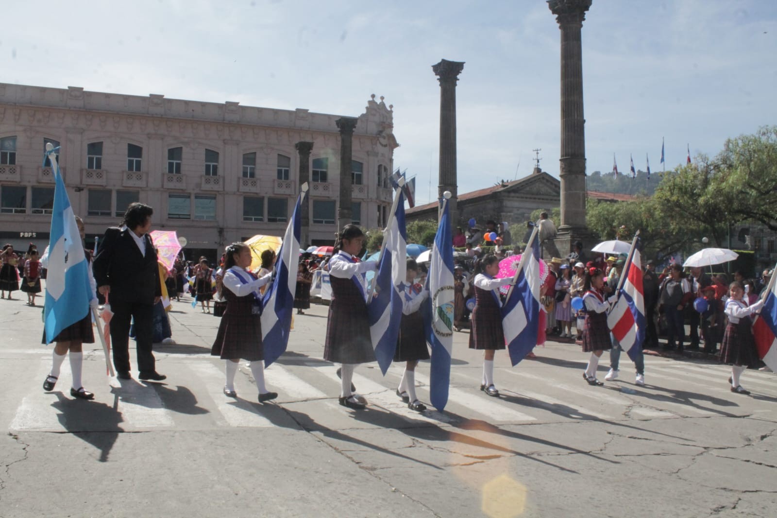 IMÁGENES: Así se vivió el desfile inaugural de Xelafer 2023
